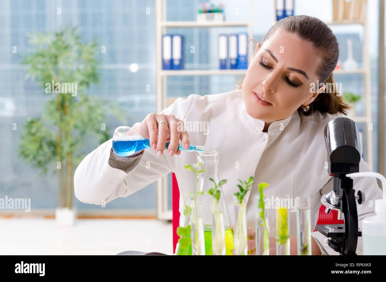 Female biotechnology scientist chemist working in the lab Stock Photo ...