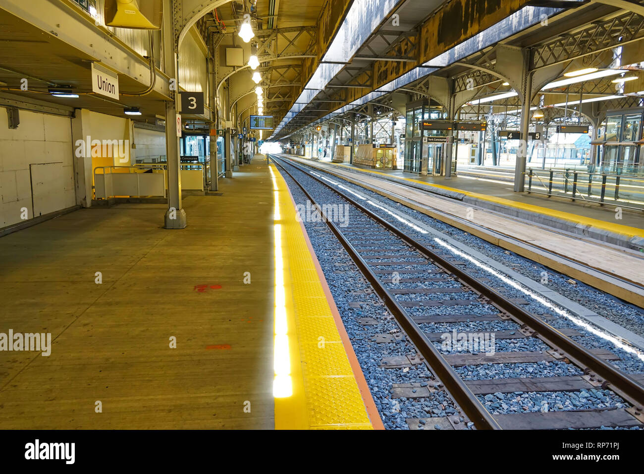 Via rail toronto hi-res stock photography and images - Alamy