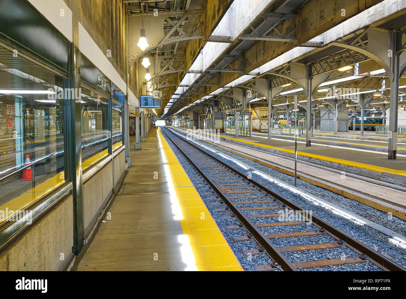Union station toronto skywalk hi-res stock photography and images - Alamy