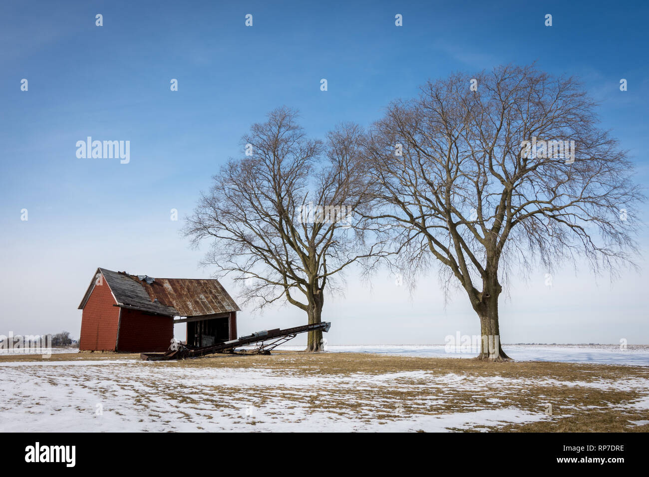 Abandoned farm buildings on a cold snowy winters day. Rural Illinois ...