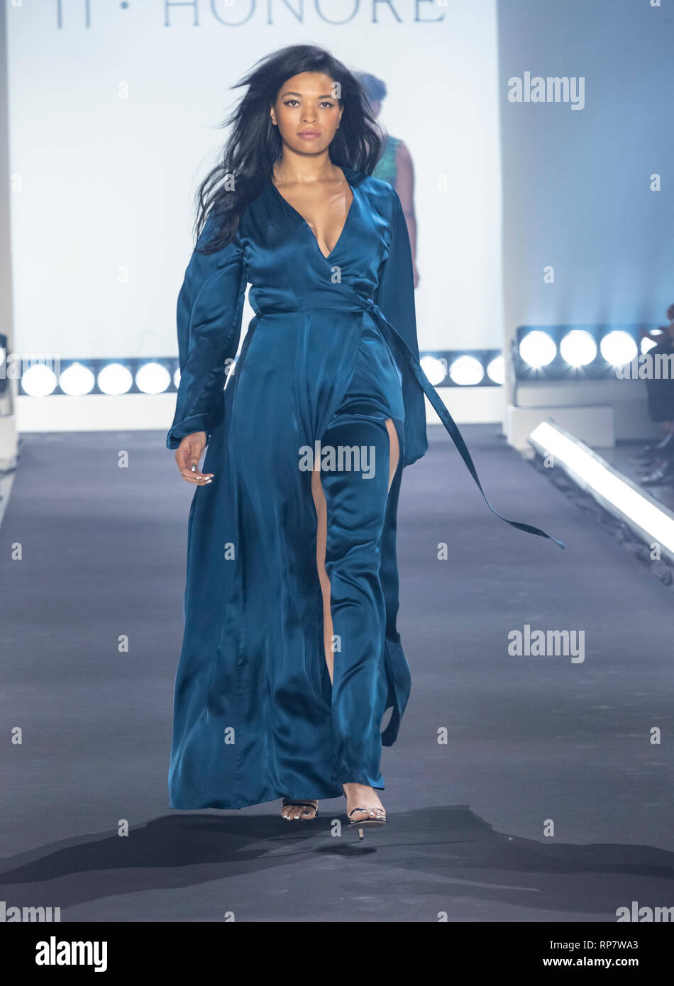 Plus size model 2019 hi-res stock photography and images - Alamy