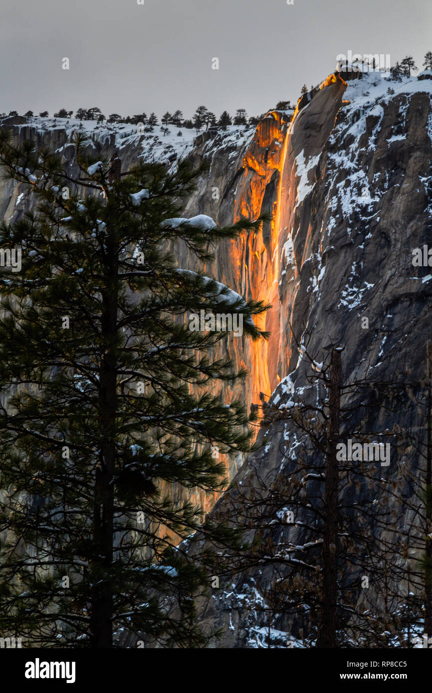 Yosemite firefalls hi-res stock photography and images - Alamy