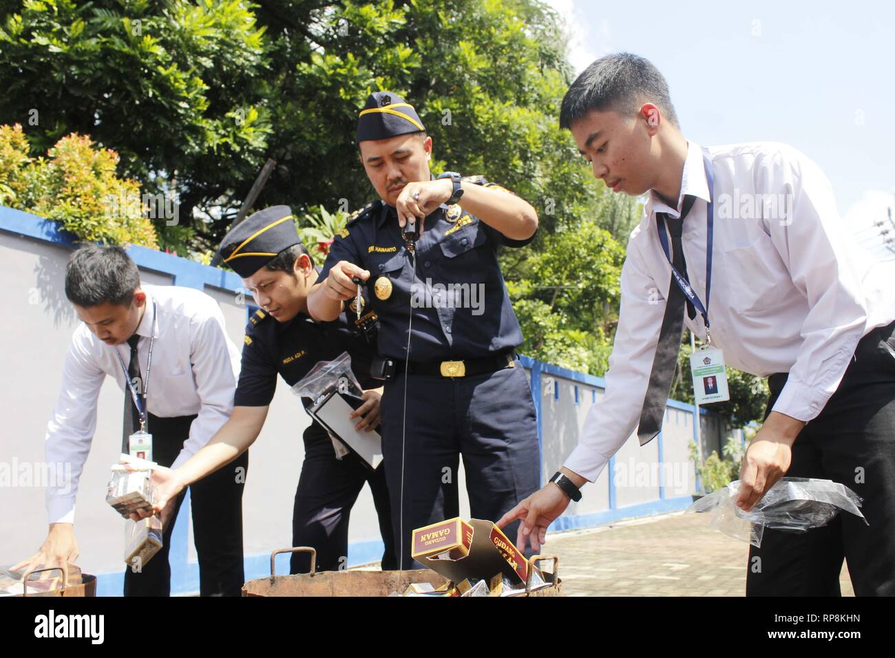 Customs and excise officers hi-res stock photography and images - Alamy