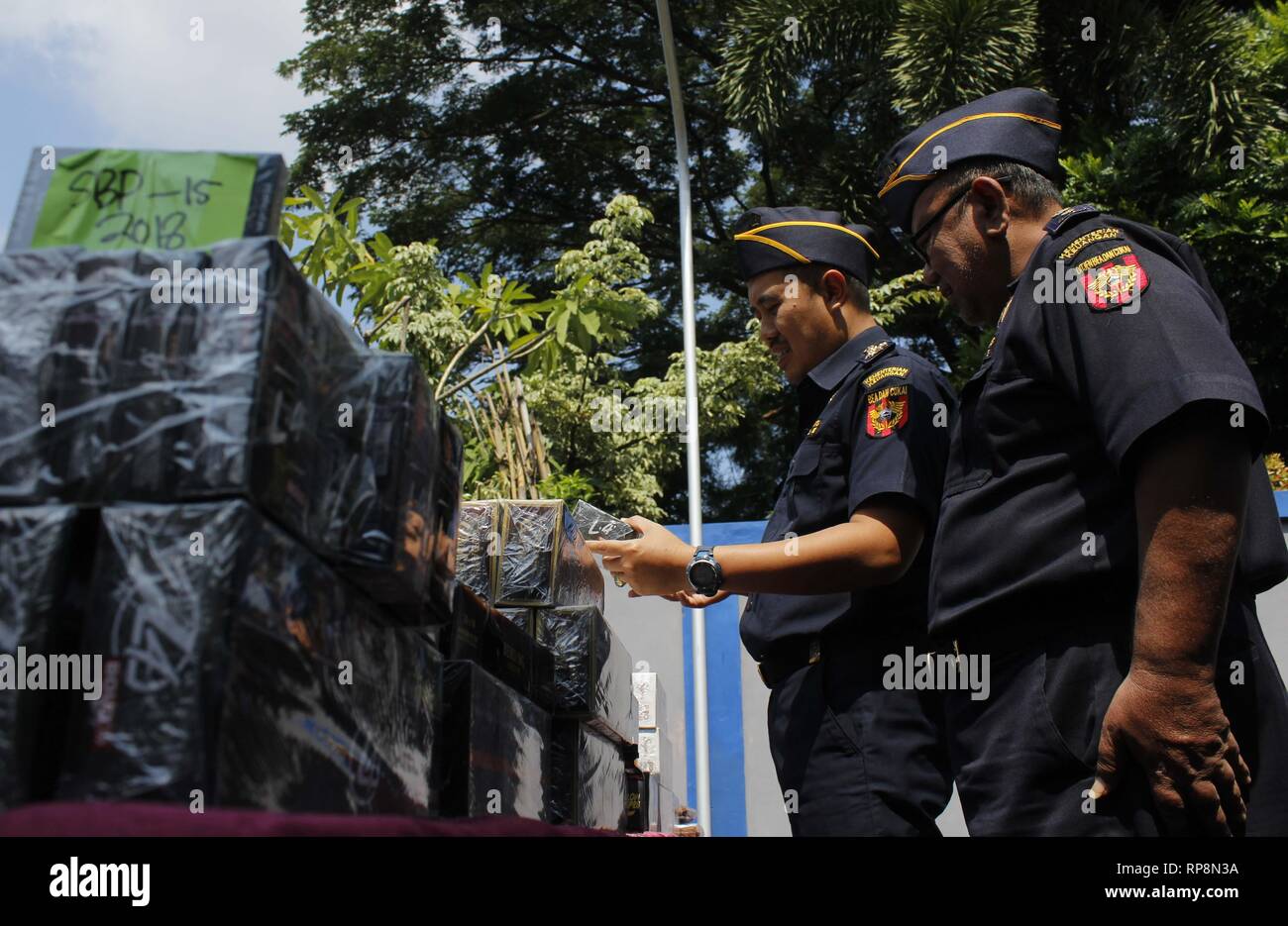 Customs and excise officers hi-res stock photography and images - Alamy