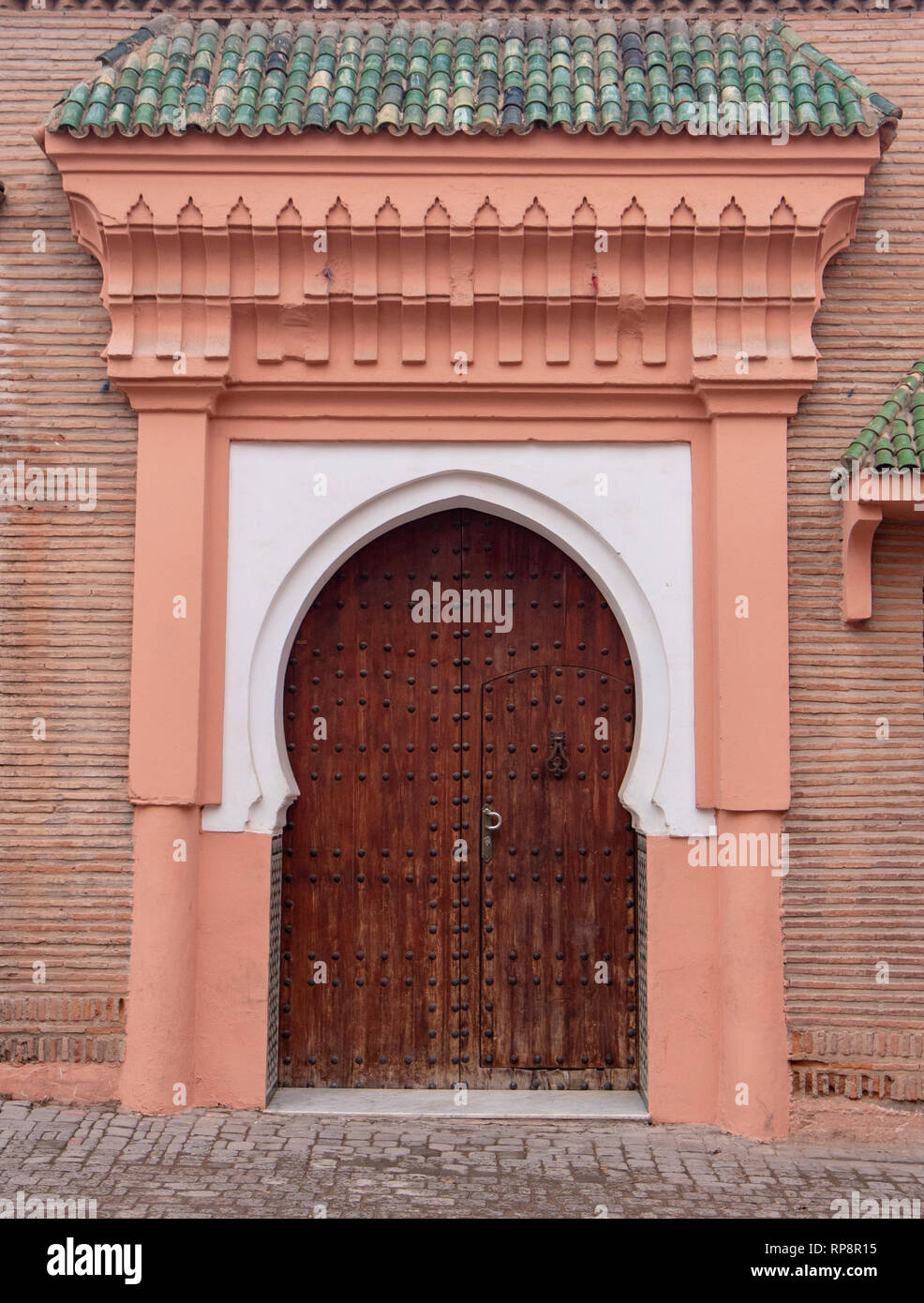 Door morocco wood ornate entrance hi-res stock photography and images ...
