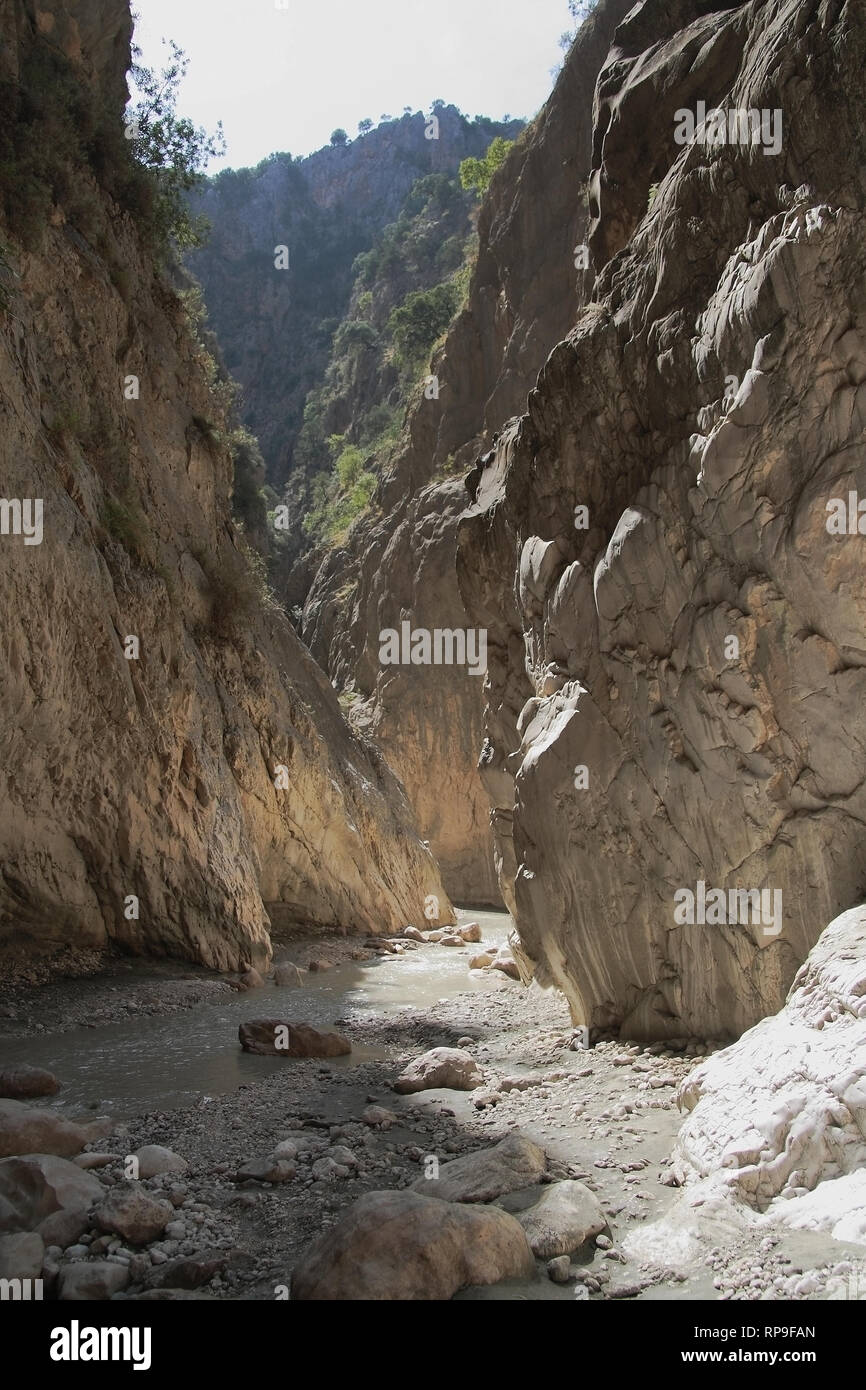 Mountain gorge hi-res stock photography and images - Alamy
