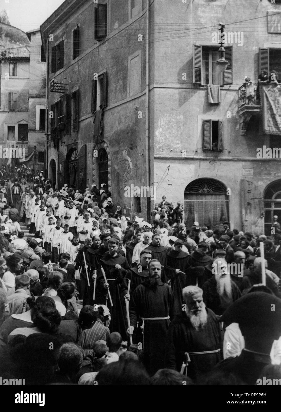 Habits 1930 hi-res stock photography and images - Alamy