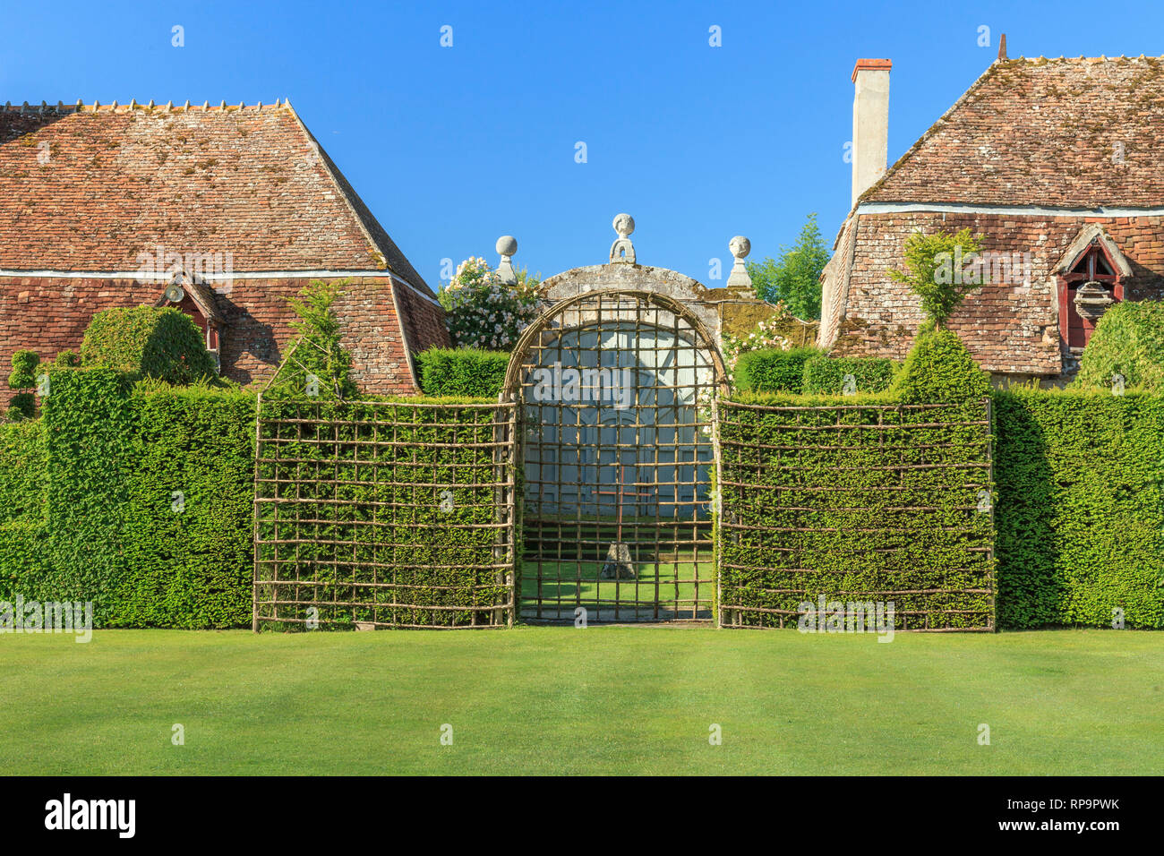 Monastery garden hi-res stock photography and images - Alamy