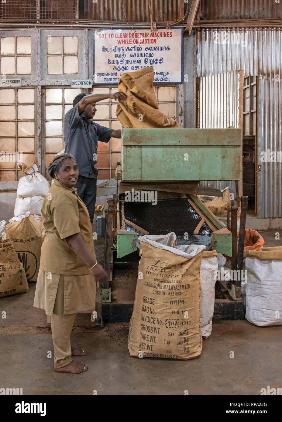 Factory workers india hi-res stock photography and images - Alamy