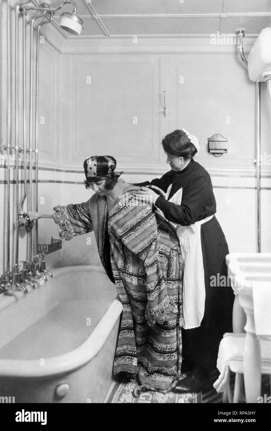 1930 woman bath hi-res stock photography and images - Alamy