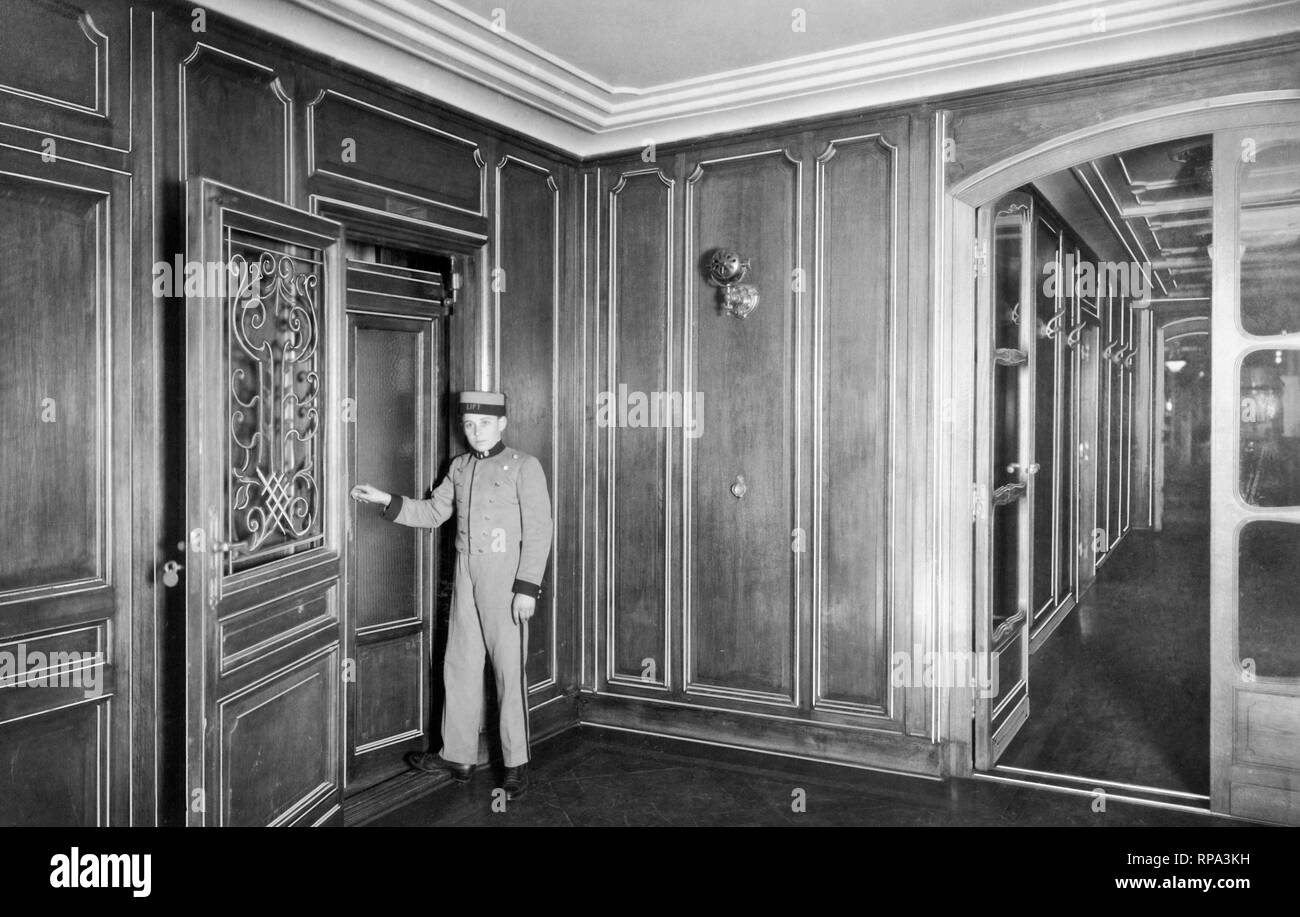 duilio transatlantic, first class lift, 1930 Stock Photo - Alamy