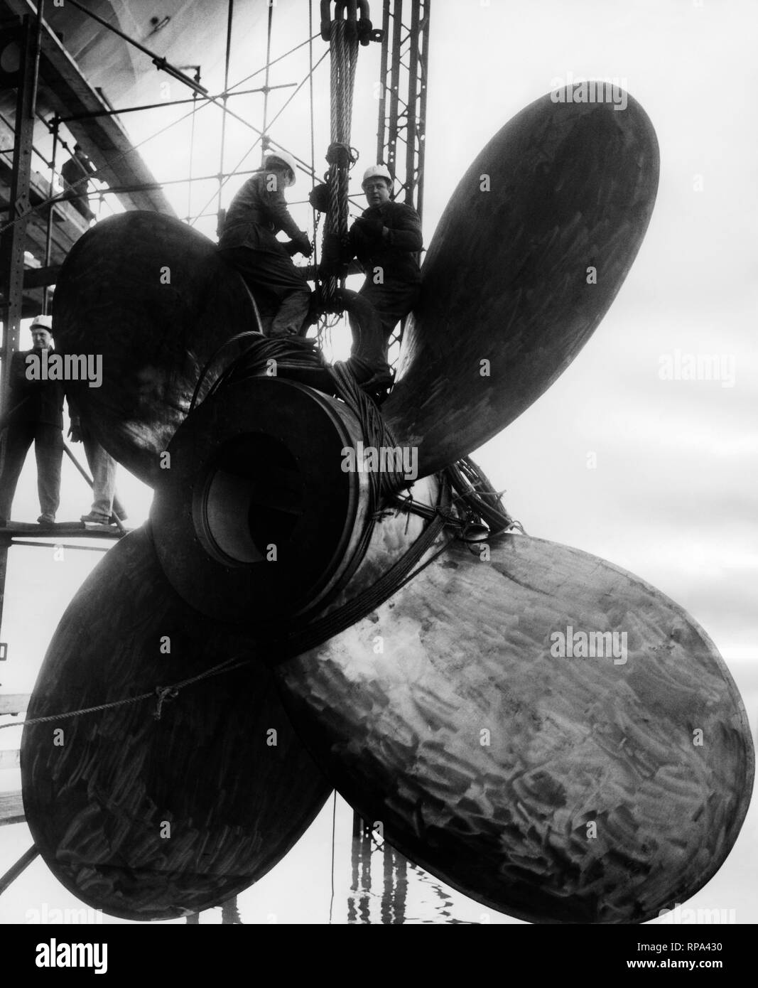 propeller mounting, san marco shipyard, tireste 1963 Stock Photo - Alamy