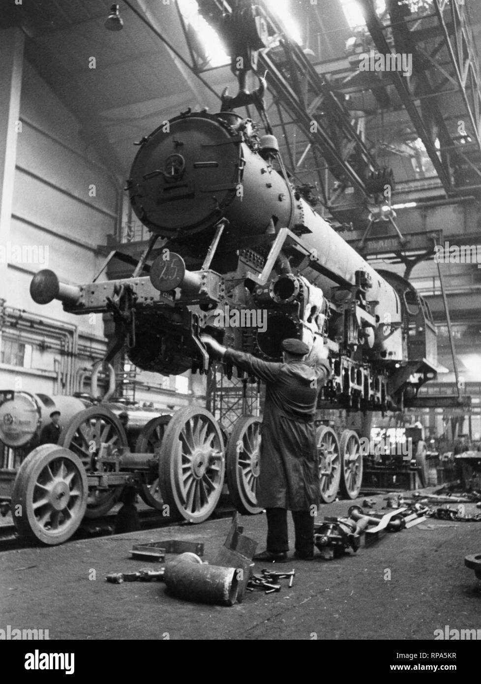 Assembling locomotive hi-res stock photography and images - Alamy