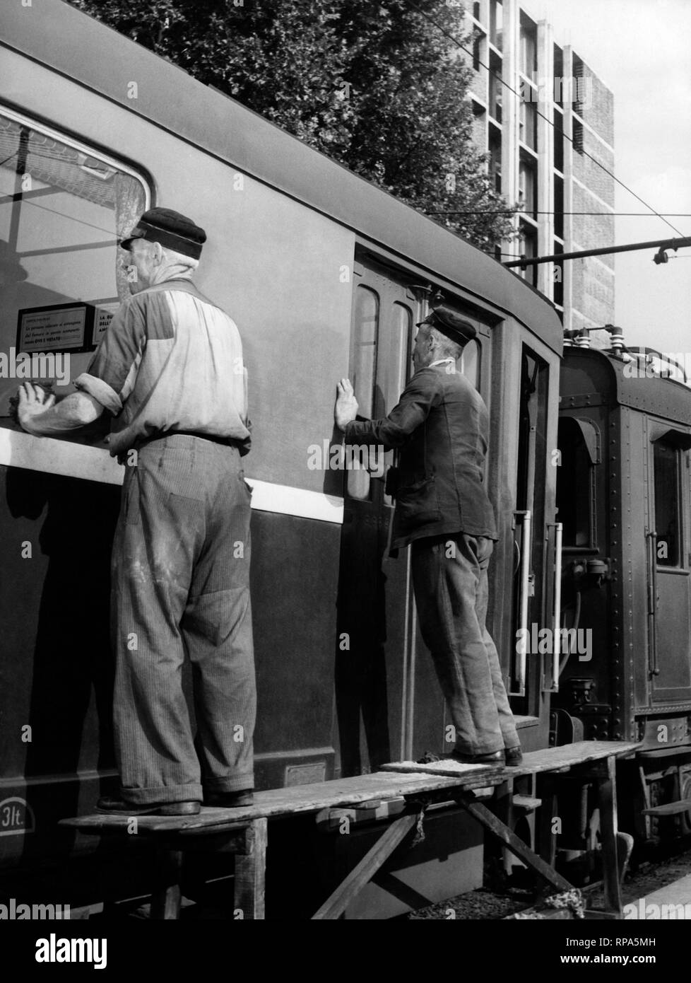 railway station, workers washing train, 1952 Stock Photo - Alamy