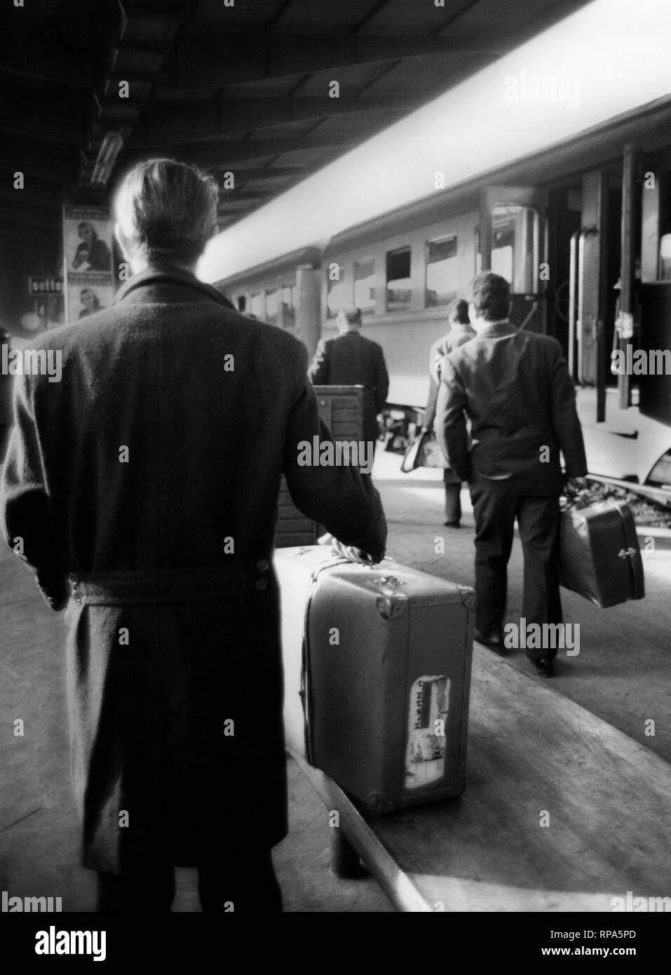 Station baggage Black and White Stock Photos & Images - Alamy