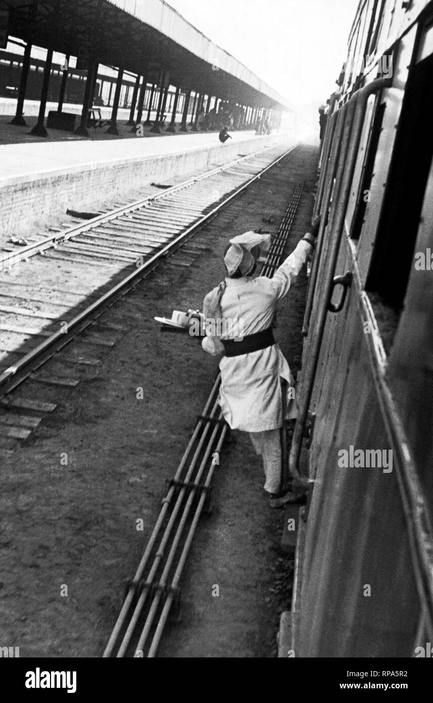 Train pakistan railway hi-res stock photography and images - Alamy