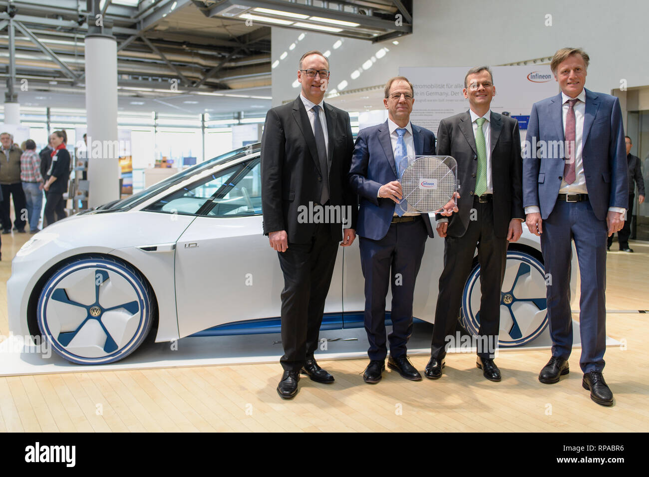 21 February 2019, Bavaria, München: Helmut Gassel (l-r), Chief ...