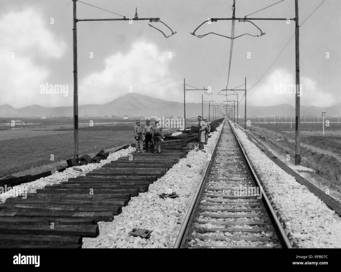 Double horizontal line Black and White Stock Photos & Images - Alamy