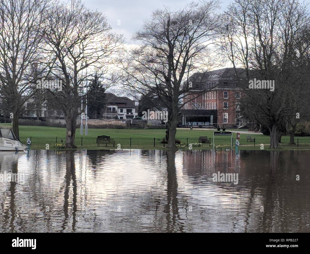 Thames water reservoir hi-res stock photography and images - Alamy