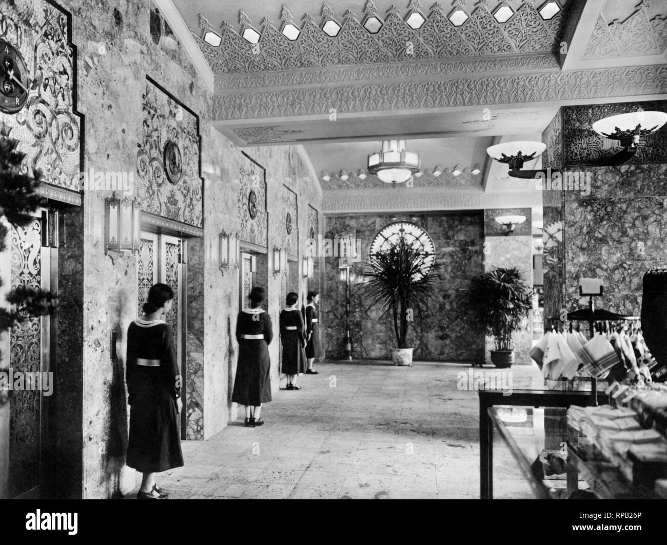 japan, tokyo, lifts a department store, 1920-30 Stock Photo - Alamy