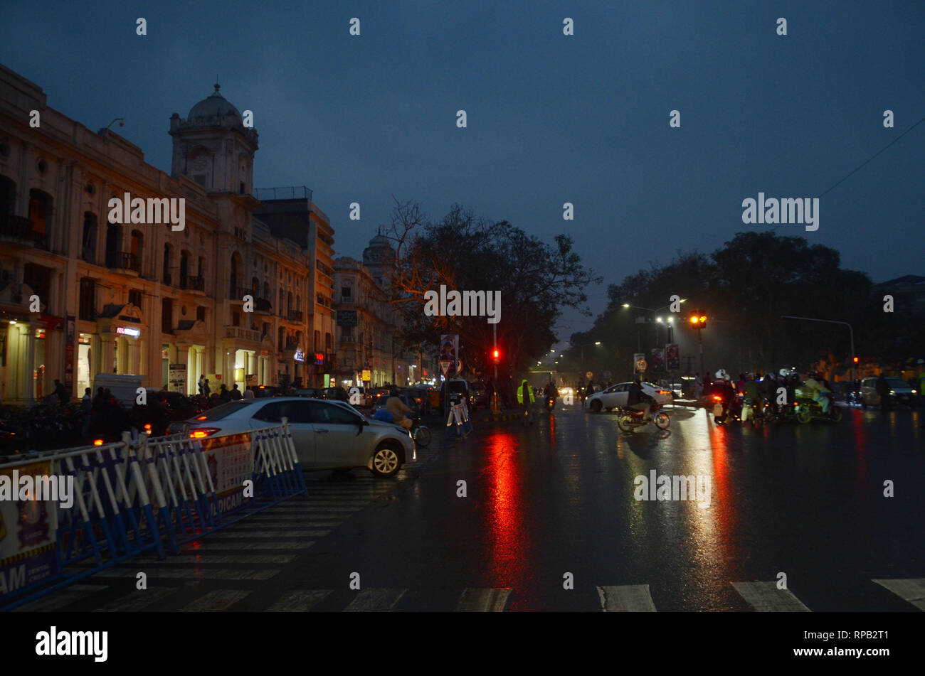 Lahore, Pakistan. 20th Feb, 2019. People visiting historical Jahangir ...