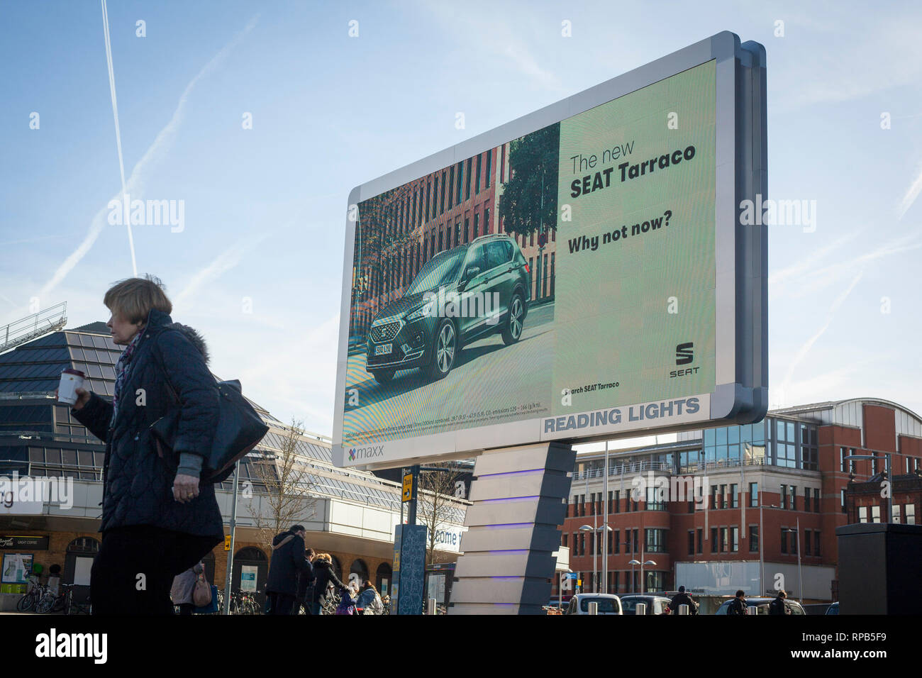A giant new illuminated LED advertising screen outside Reading Station ...