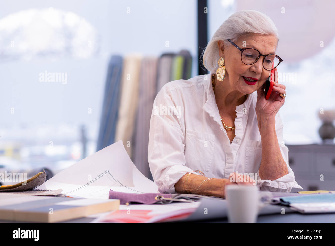 Boss speaking office hi-res stock photography and images - Alamy