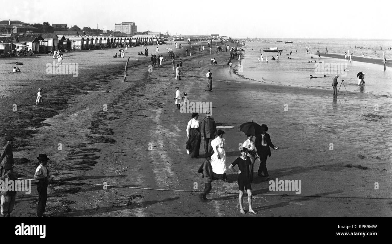 Beach 1800 1900 hi-res stock photography and images - Alamy