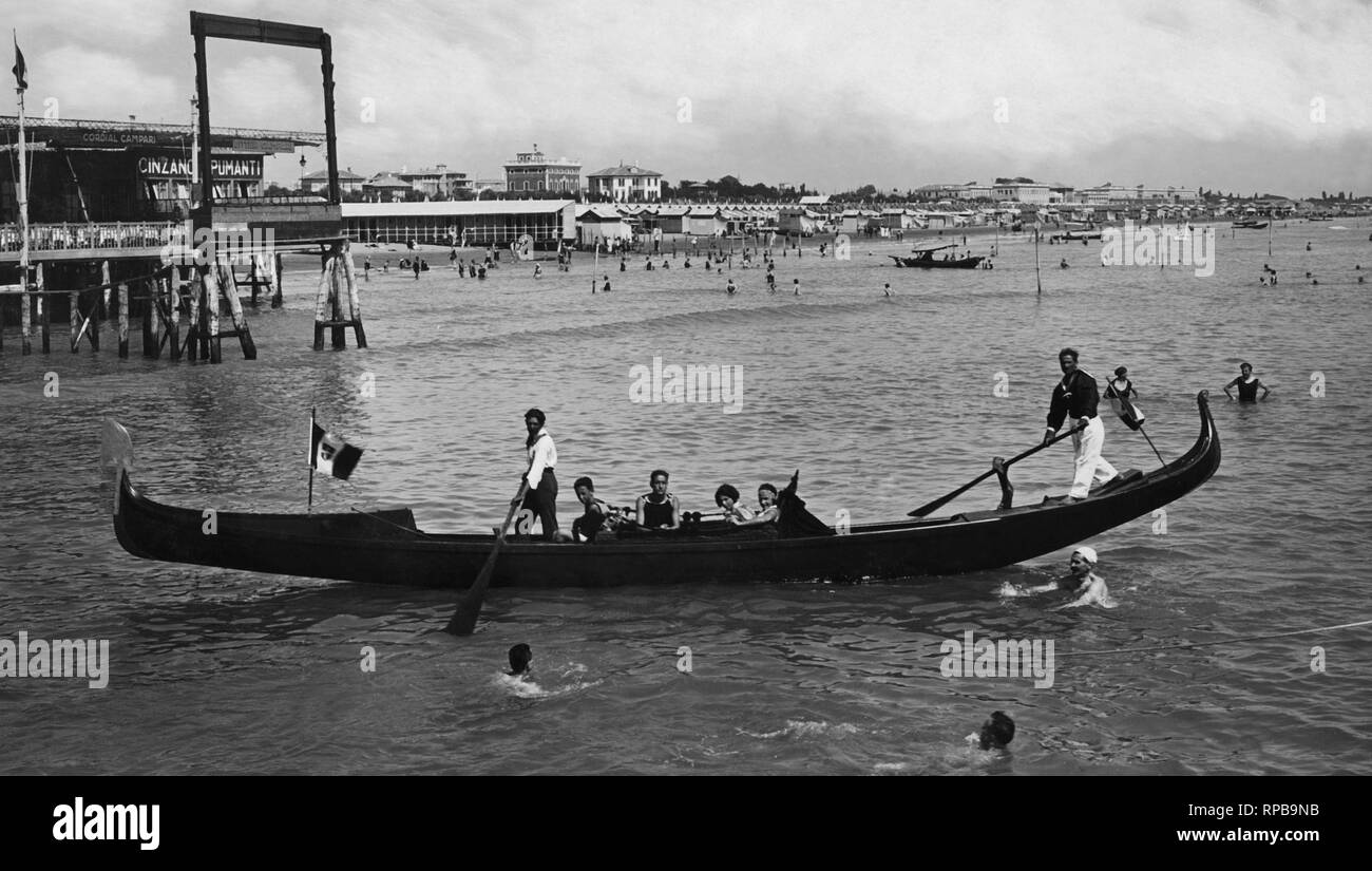 Venice lido beach italy sunbathing hi-res stock photography and images ...