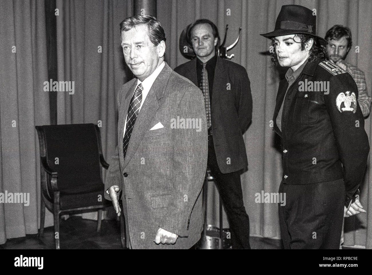 Vaclav Havel and Michael Jackson, 1996 on Prague Castle Stock Photo - Alamy