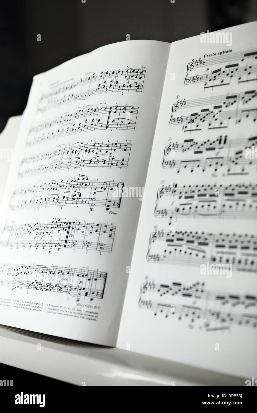 G clef hi-res stock photography and images - Alamy