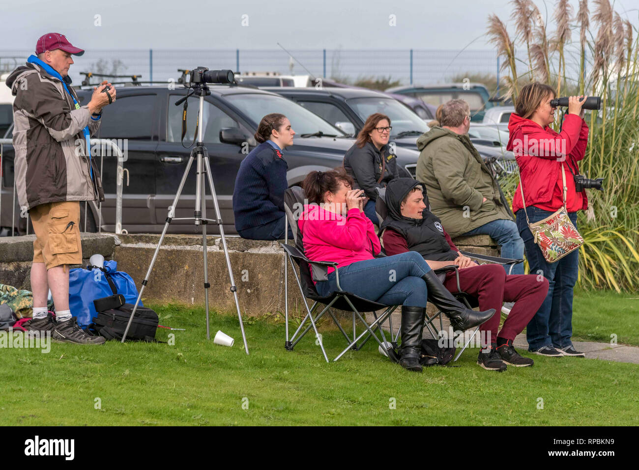 Lady with binoculars hi-res stock photography and images - Alamy