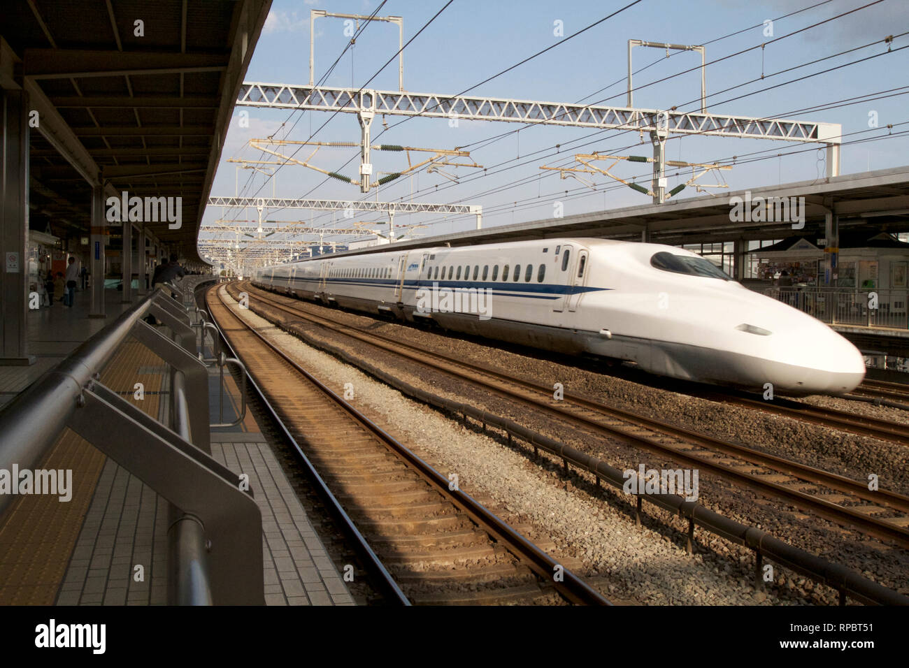 Tren bala shinkansen hi-res stock photography and images - Alamy
