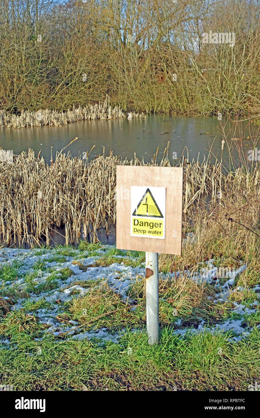 Danger deep water signage hi-res stock photography and images - Alamy