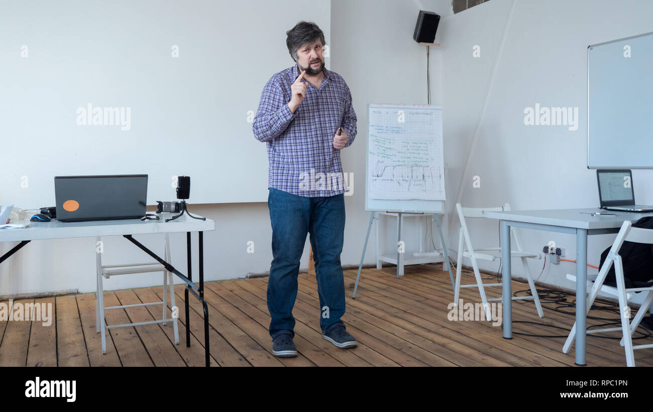 School speech seminar hi-res stock photography and images - Alamy