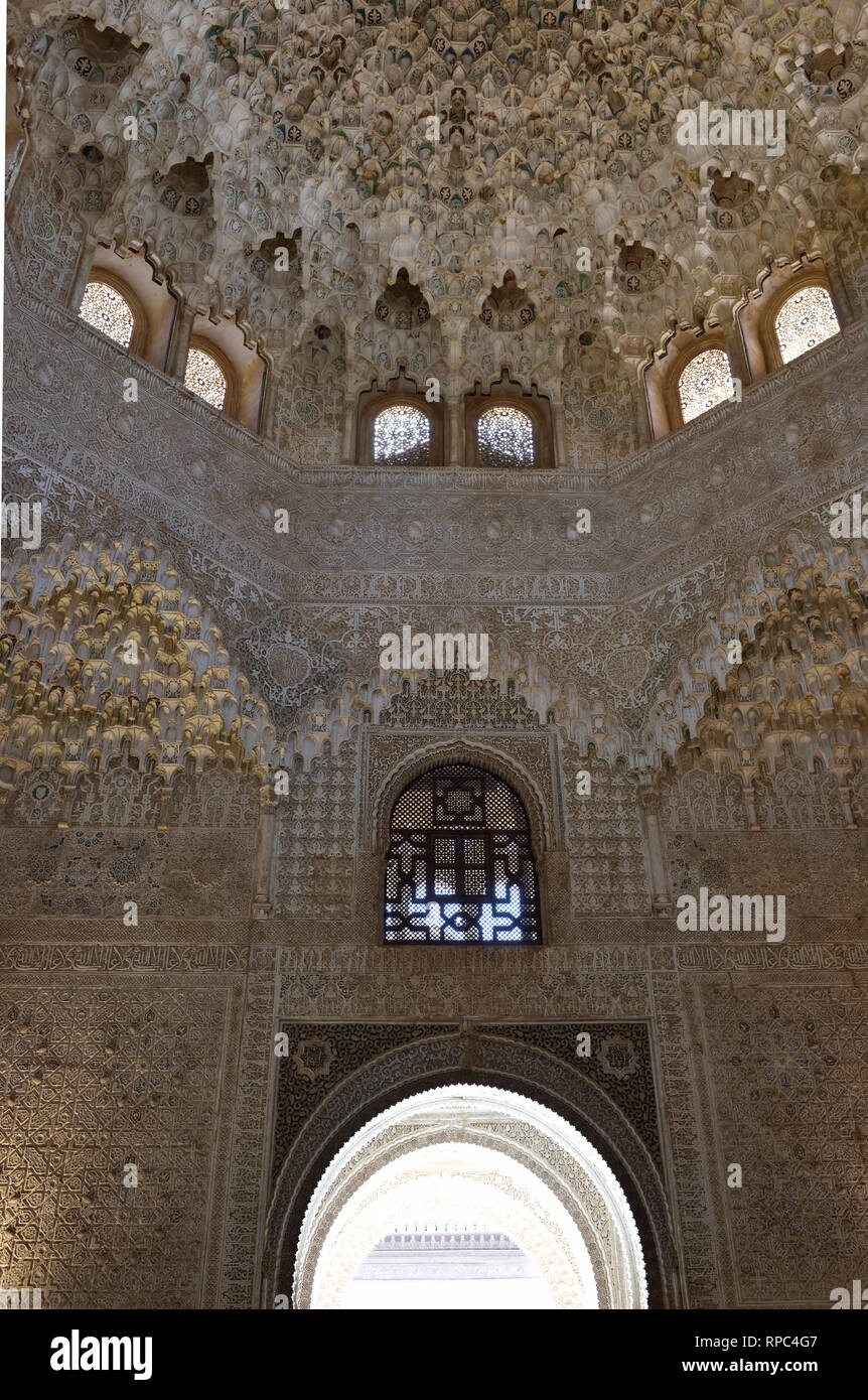 Alhambra granada plaster hi-res stock photography and images - Alamy