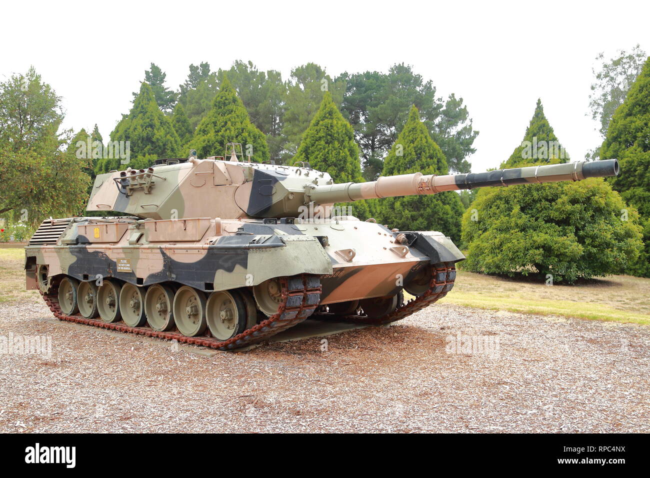German leopard tank hi-res stock photography and images - Alamy