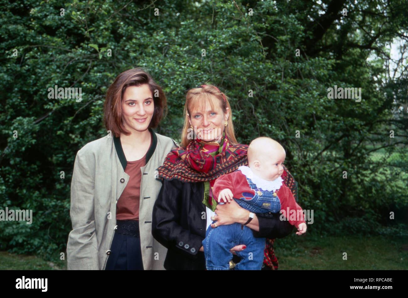 Alexandra Prinzessin von Croy (Mitte) mit den Kindern in Dülmen ...
