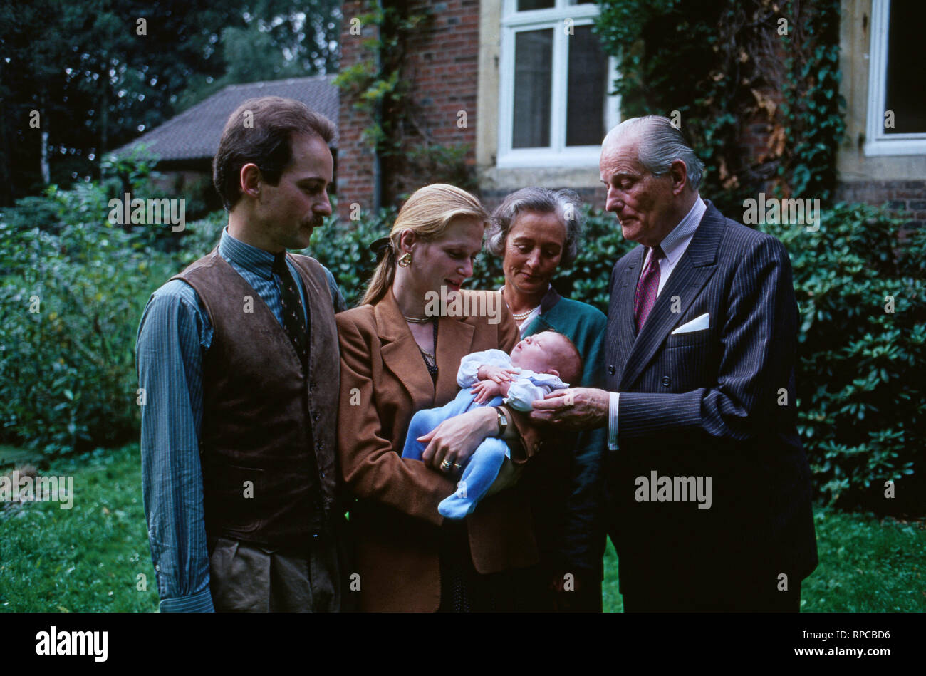 Rudolph Prinz von Croy mit Ehefrau Alexandra und den Kindern besuchen ...