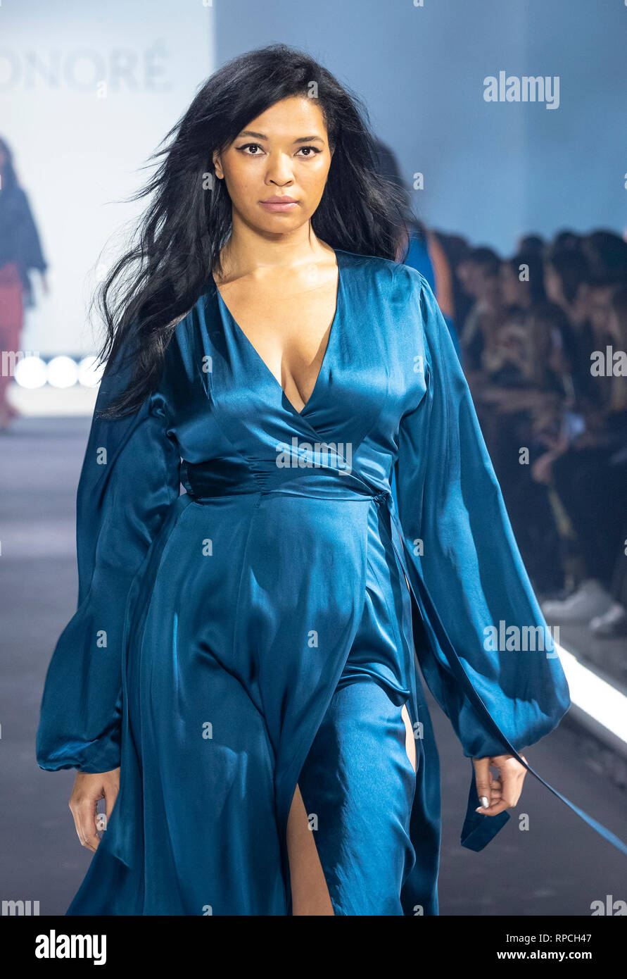 Plus size model 2019 hi-res stock photography and images - Alamy