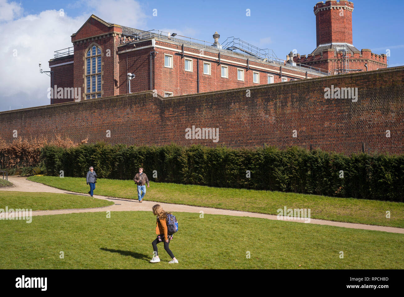 The original Victorian block and high brick wall to Reading Prison ...