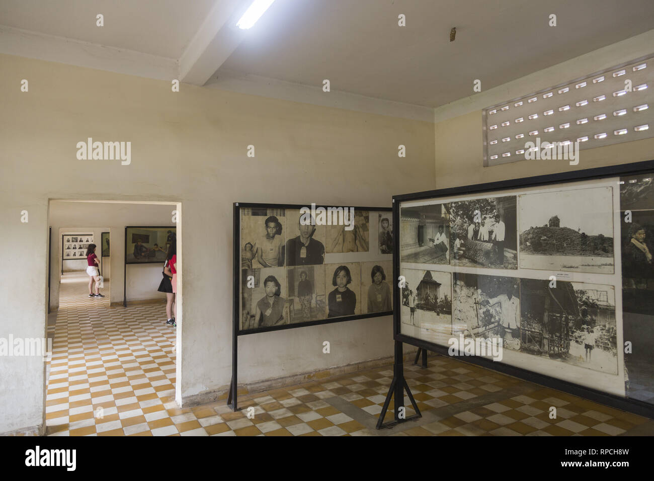 Red Khmer prison in Phnom Penh Stock Photo - Alamy