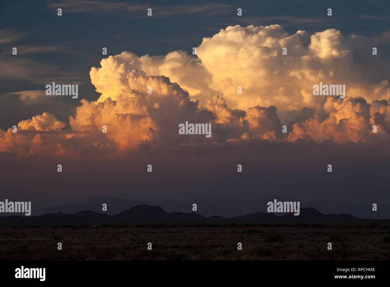 Distant thunderhead hi-res stock photography and images - Alamy