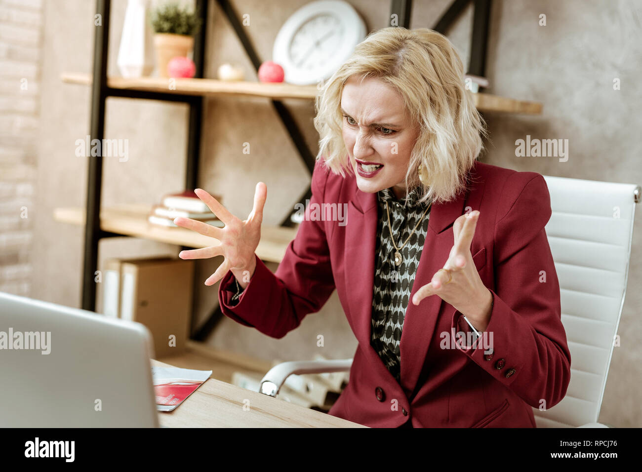 Self triggered hi-res stock photography and images - Alamy