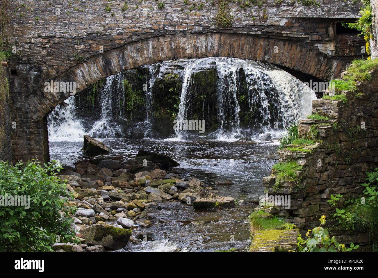 Waterfall in hawes in wensleydale hi-res stock photography and images ...