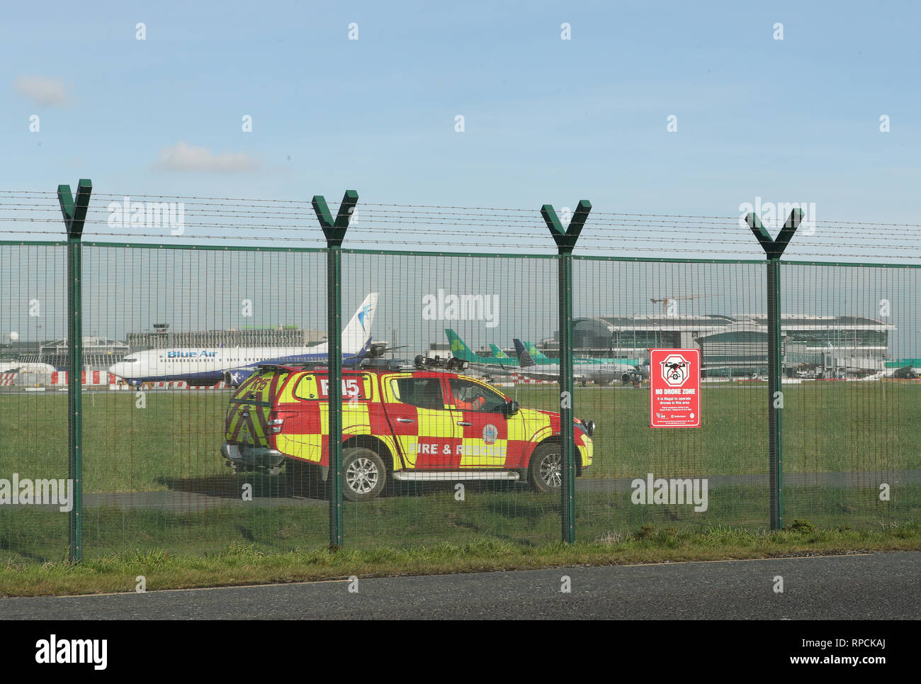 Airport operations vehicle hi-res stock photography and images - Alamy