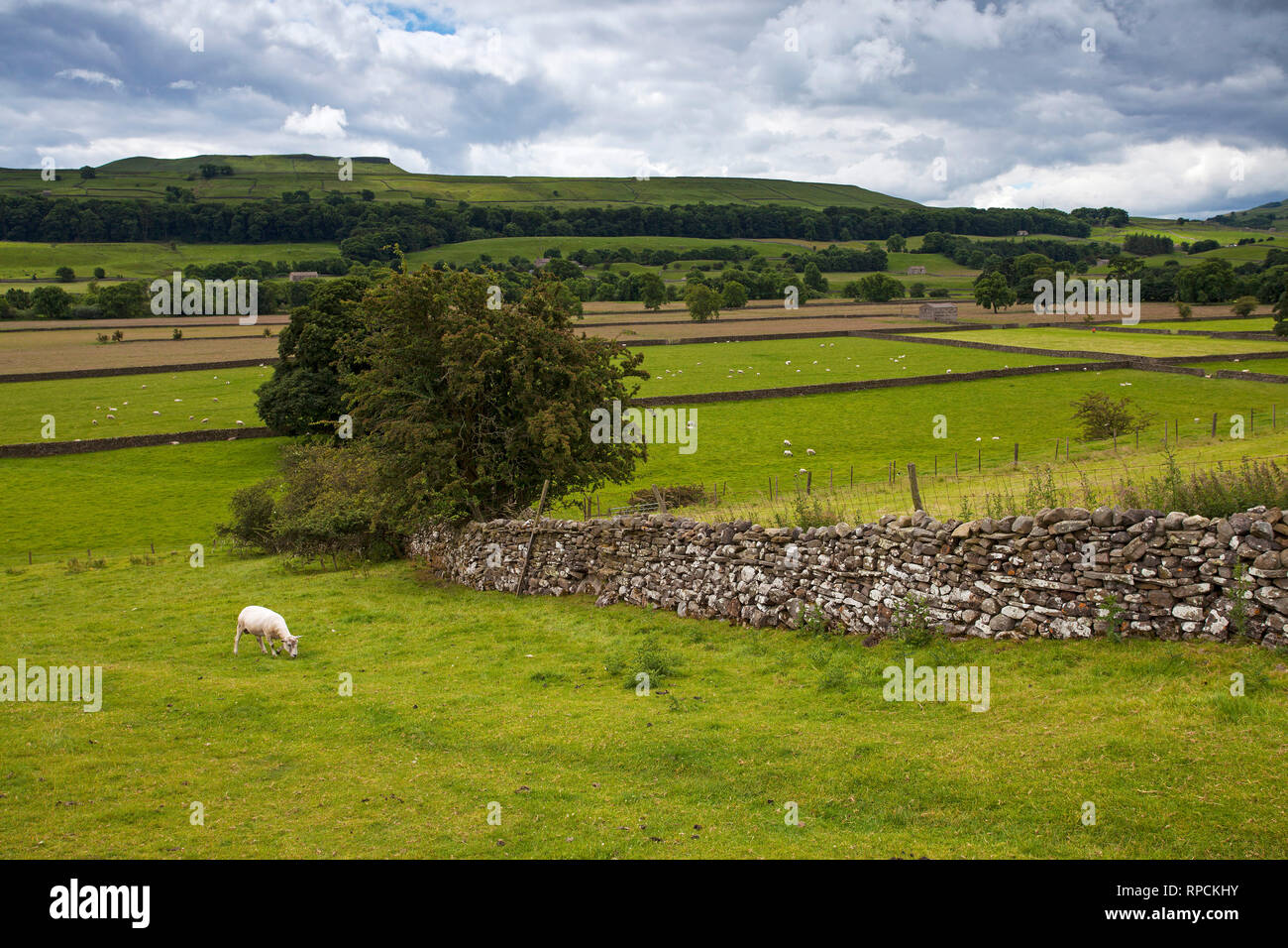 Addlebrough stone hi-res stock photography and images - Alamy