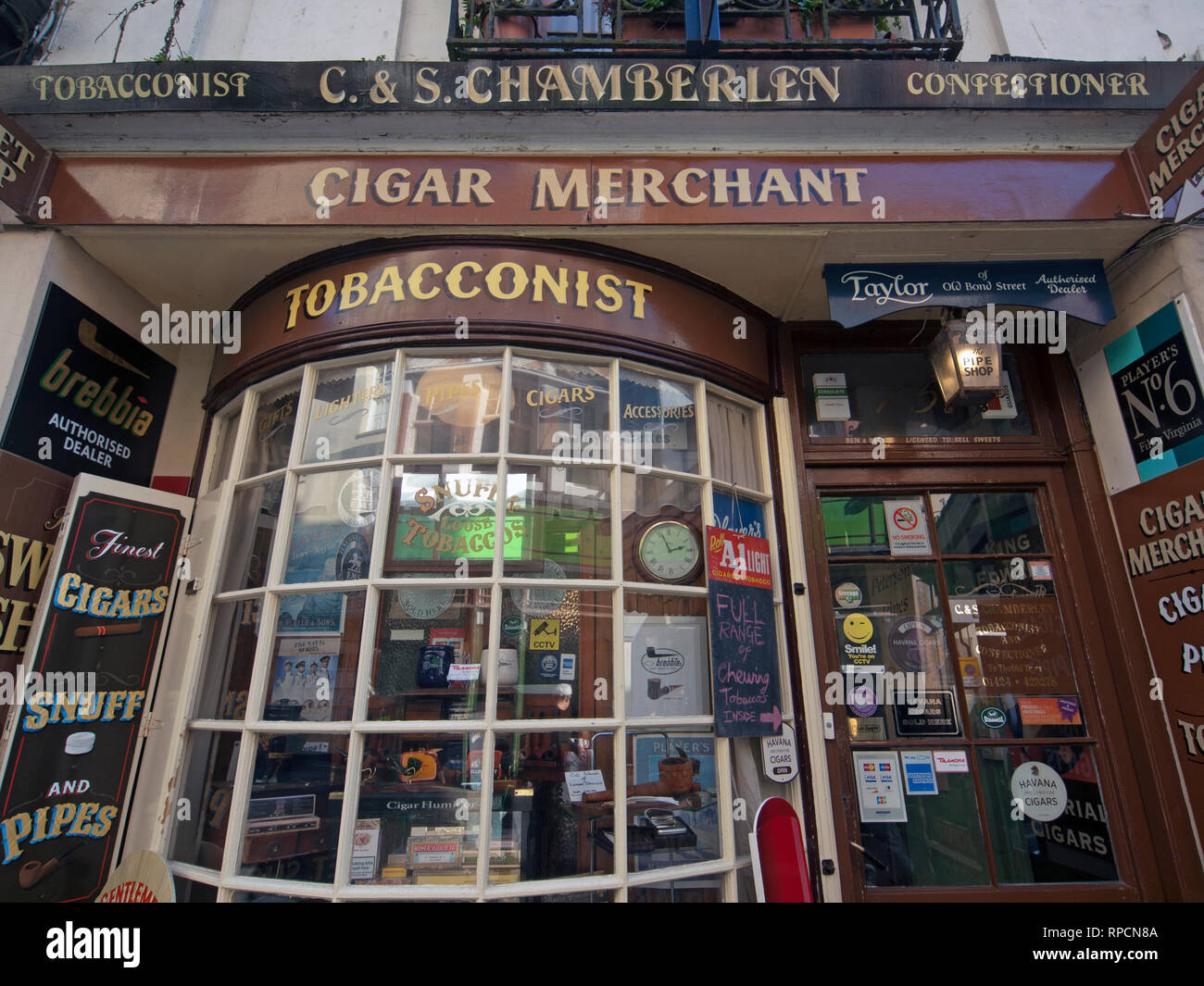 Old fashioned tobacconist shop hi-res stock photography and images - Alamy