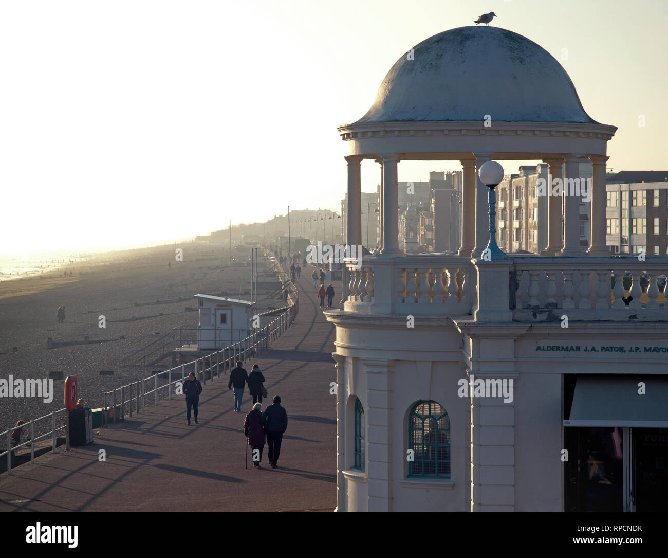 The seafront and promenade in Bexhill-on-Sea Stock Photo - Alamy