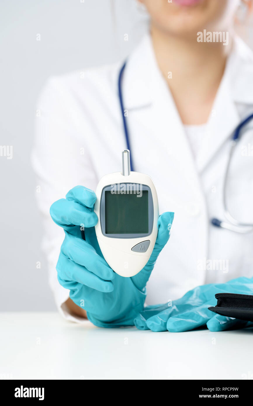 Photo of doctor's hand with glucometer Stock Photo - Alamy
